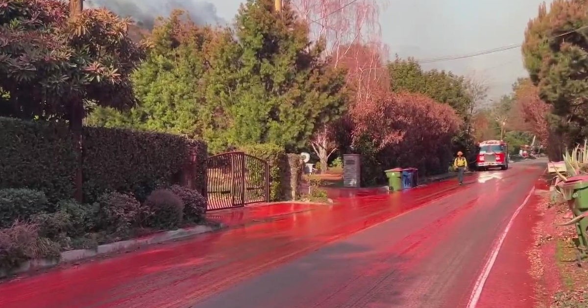 Firefighters working to save homes as Palisades Fire burns in ...