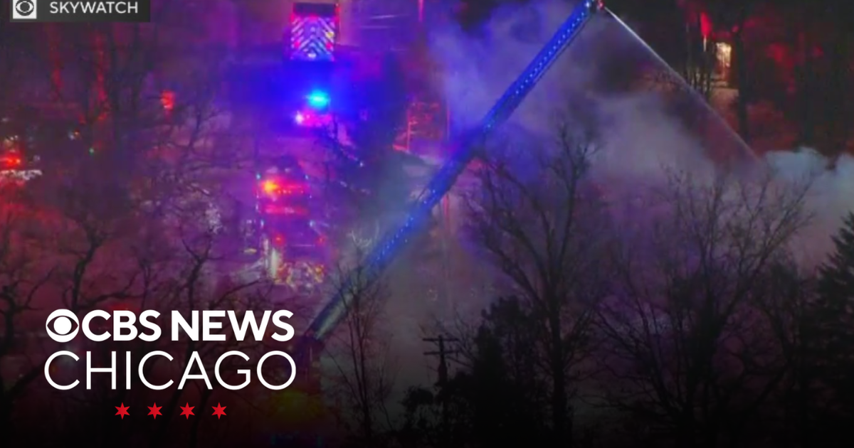 House catches fire in Chicago's southwest suburbs - CBS Chicago