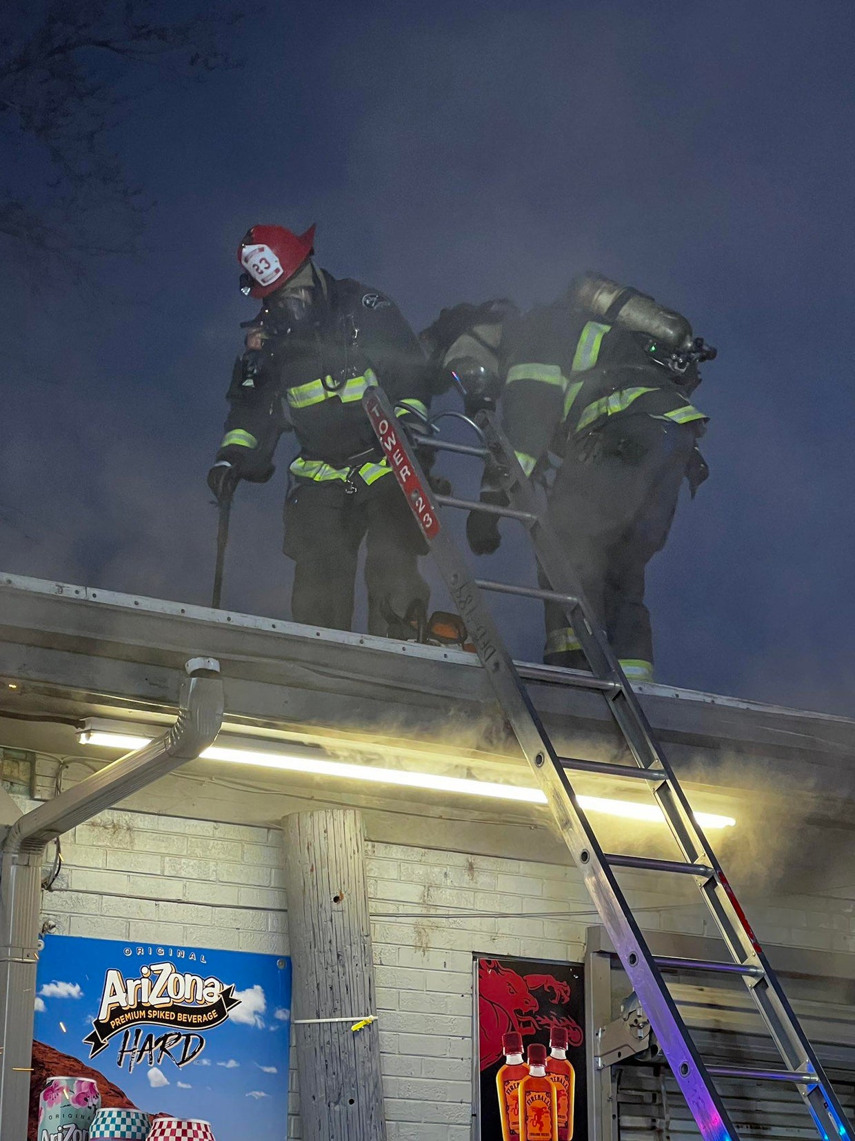 Denver firefighters rush to put out fire at liquor store - CBS Colorado