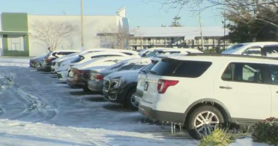 Panama City Beach blanketed in snow, ice from winter blast - CBS Miami