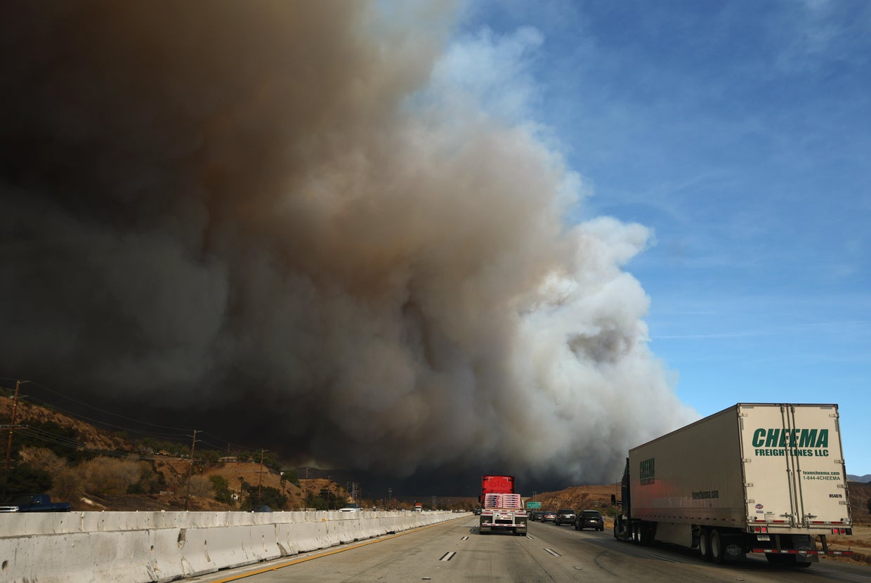 California firefighters make progress on Hughes Fire in Castaic; maps ...