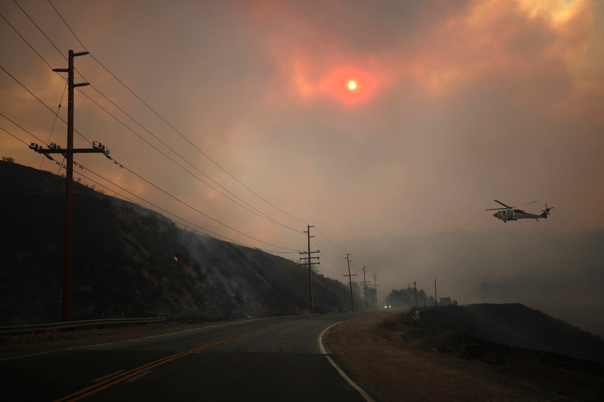 California firefighters make progress on Hughes Fire in Castaic; maps ...