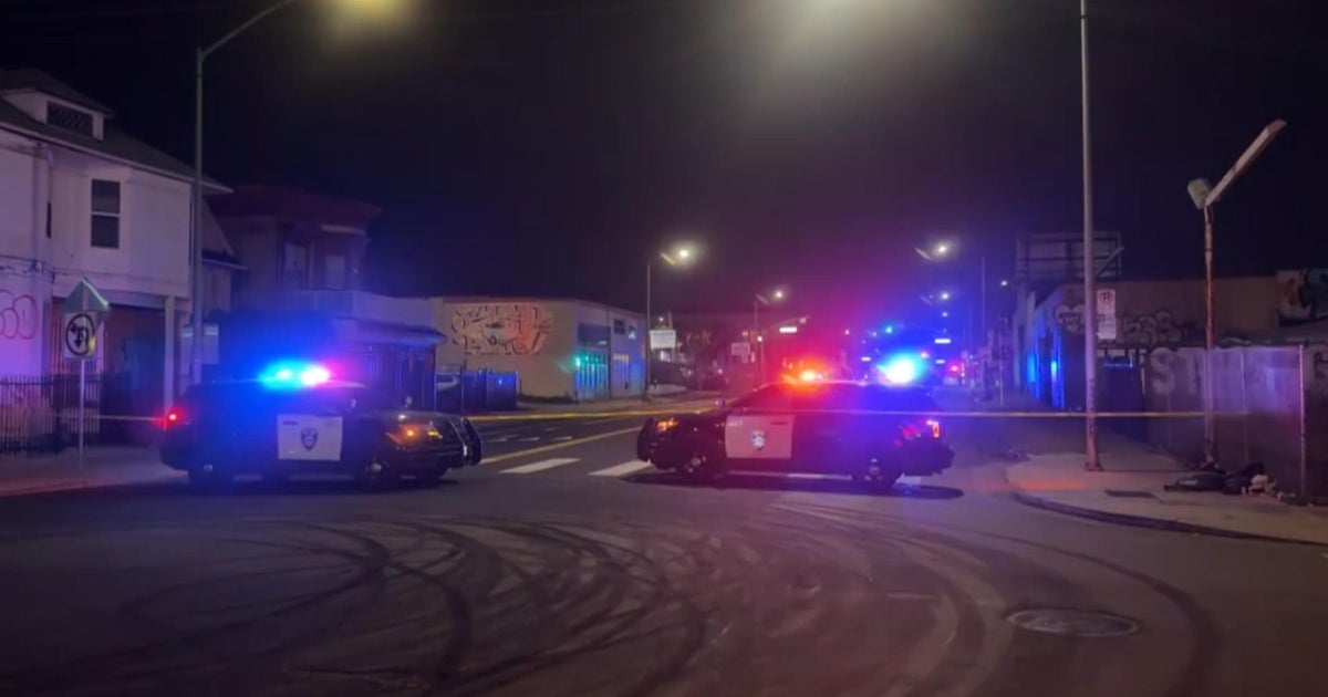Raw Video: Scene of deadly shooting at sideshow in East Oakland - CBS ...