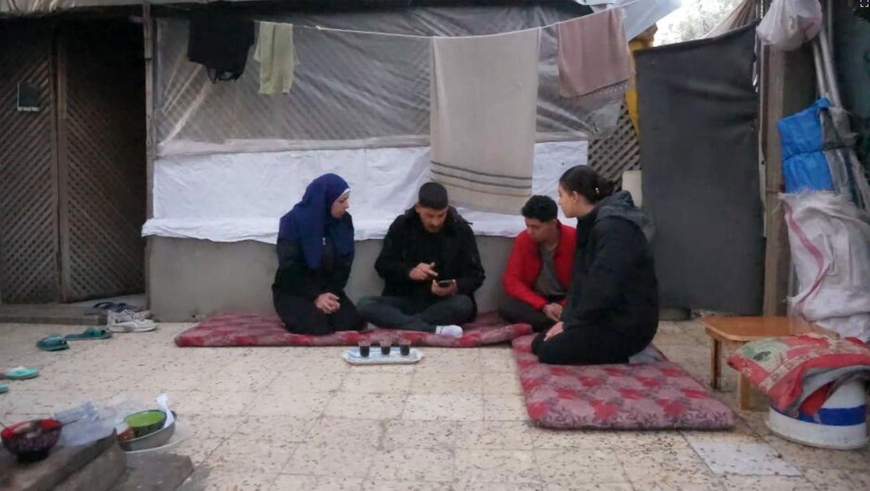 Palestinians return to ruined homes in north Gaza as ceasefire sparks ...