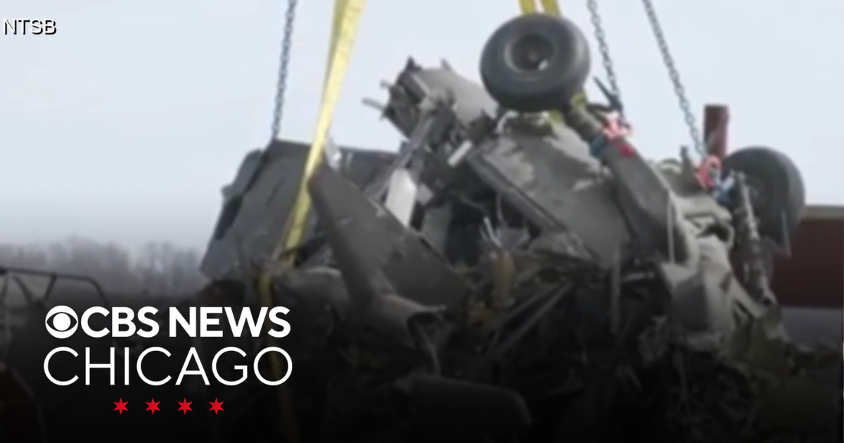 Wreckage from deadly plane, helicopter crash in D.C. recovered - CBS ...