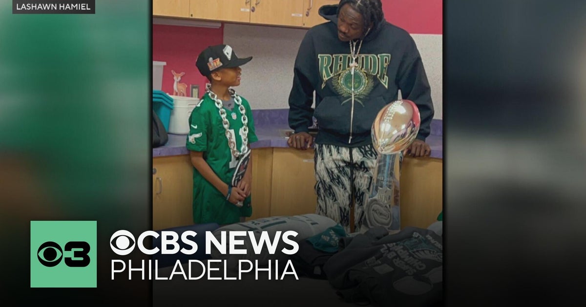 Eagles wide receiver A.J. Brown visits Philadelphia plane crash victim ...