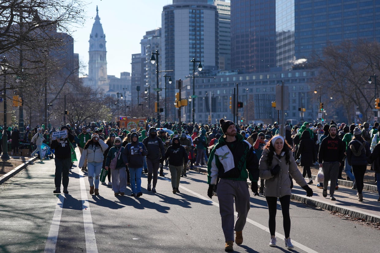 Photos show Eagles Super Bowl 2025 parade in Philadelphia - CBS ...