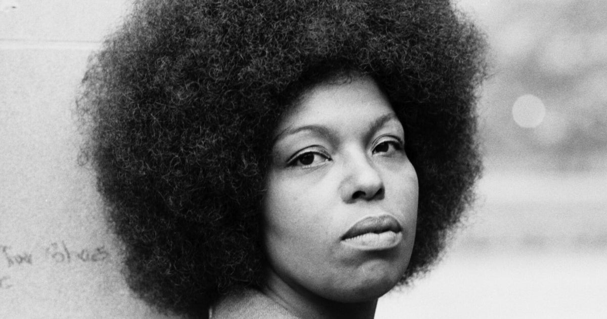 Roberta Flack, Grammy-winning singer, dies at age 88 - CBS News