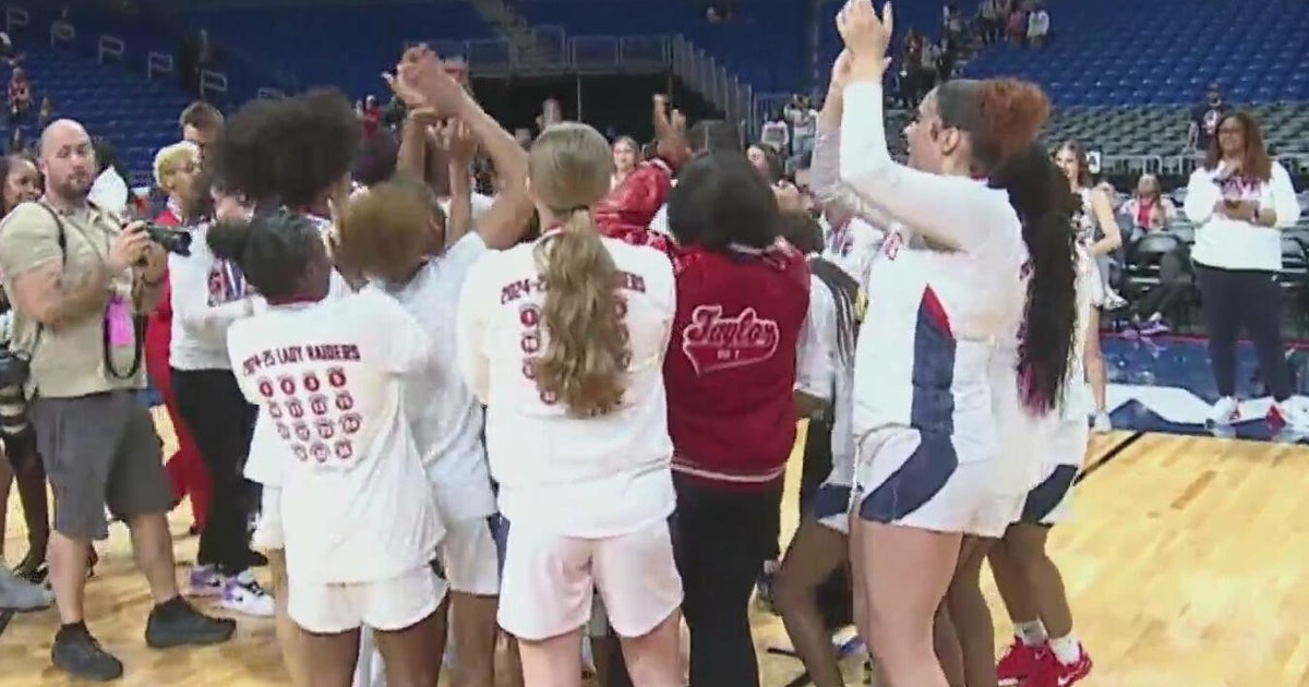 Denton Ryan girls' basketball team wins first state championship - CBS ...