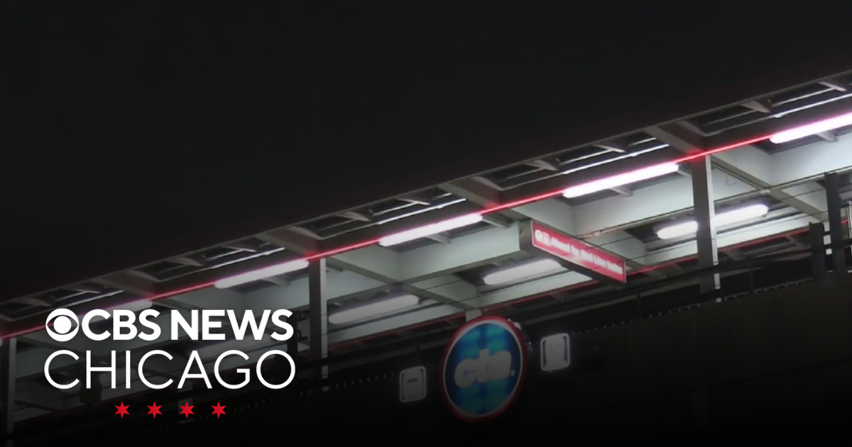 Man stabbed while riding CTA Red Line train, suspect in custody - CBS ...