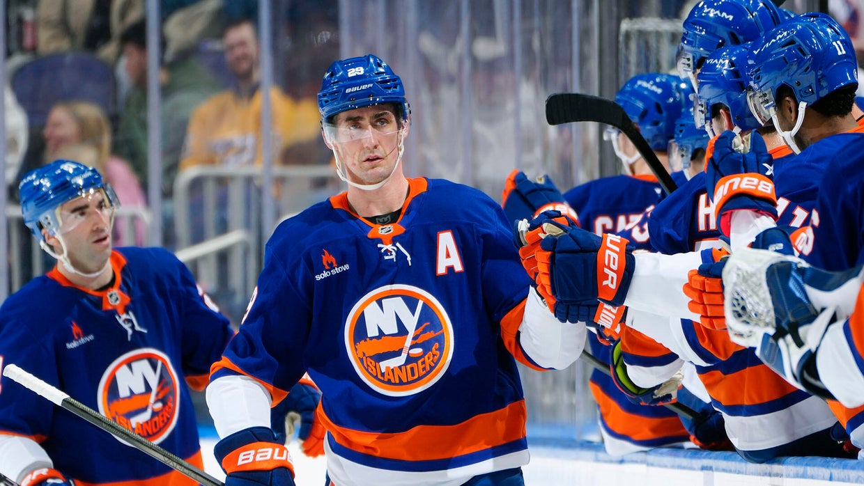 Colorado Avalanche acquire center Brock Nelson in trade - CBS Colorado