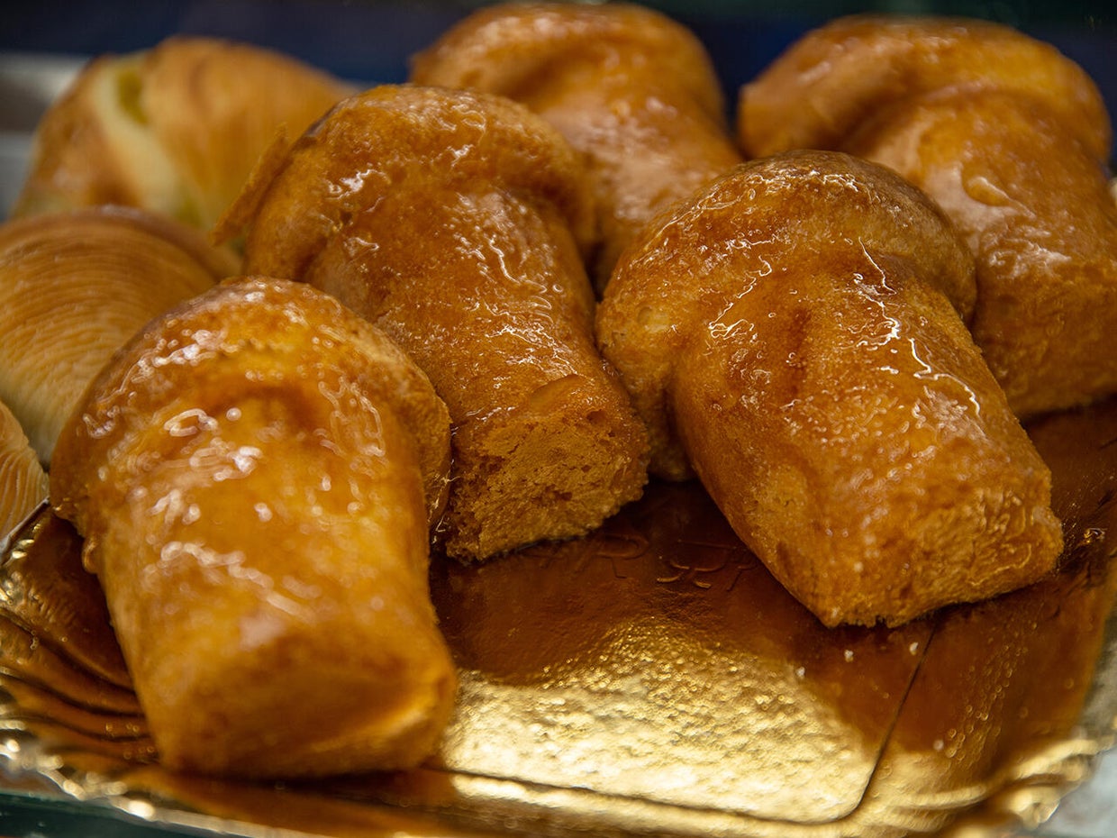 Recipe: Neapolitan babà rum cakes - CBS News