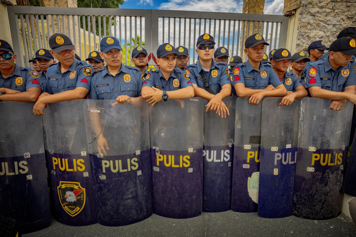 Rodrigo Duterte, former Philippines president, arrested on ICC warrant ...