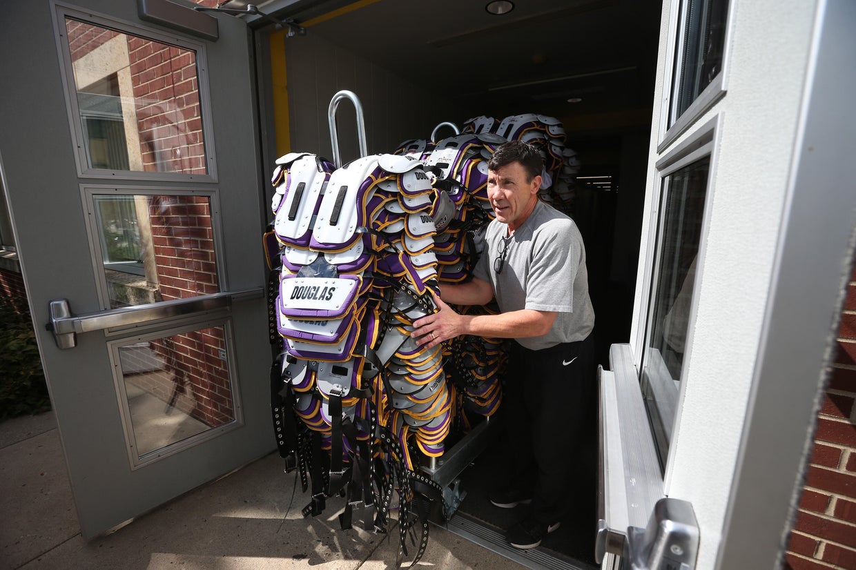 Longtime Vikings equipment manager earns Pro Football Hall of Fame ...