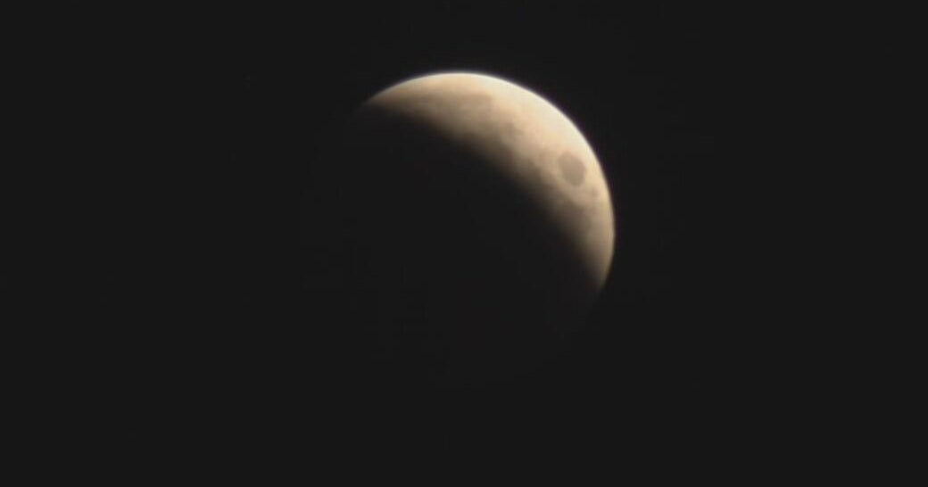 "Blood moon" visible in night sky throughout Pittsburgh area - CBS ...
