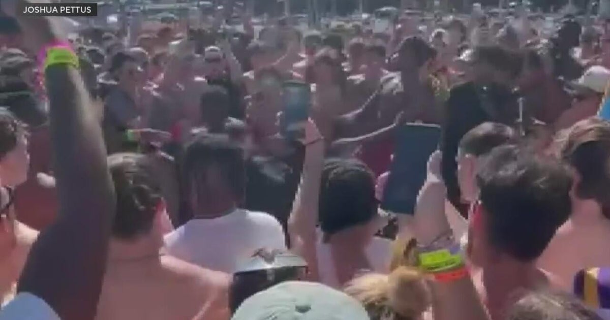 Spring breakers clash on Fort Lauderdale Beach - CBS Miami
