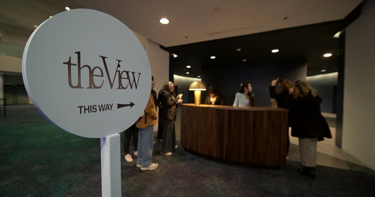 How an iconic NYC restaurant is making a comeback - CBS News