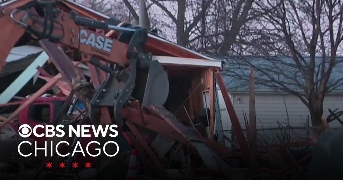 1 dead after house explosion in Waterloo, Iowa - CBS Chicago