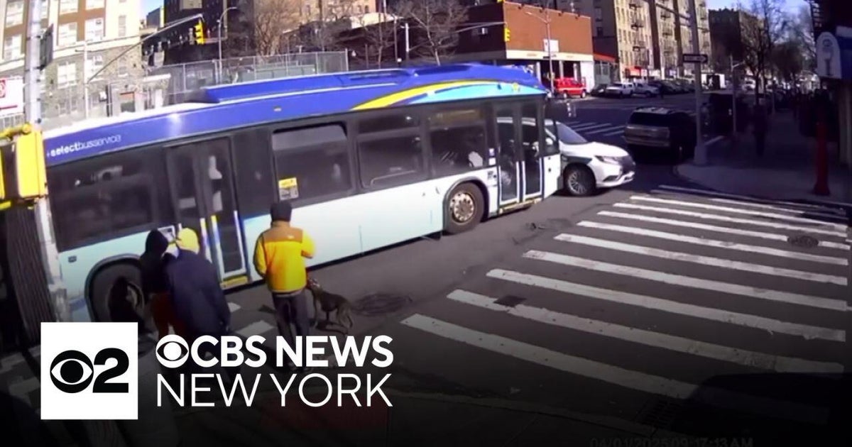 16 hurt in MTA bus crash in the Bronx - CBS New York