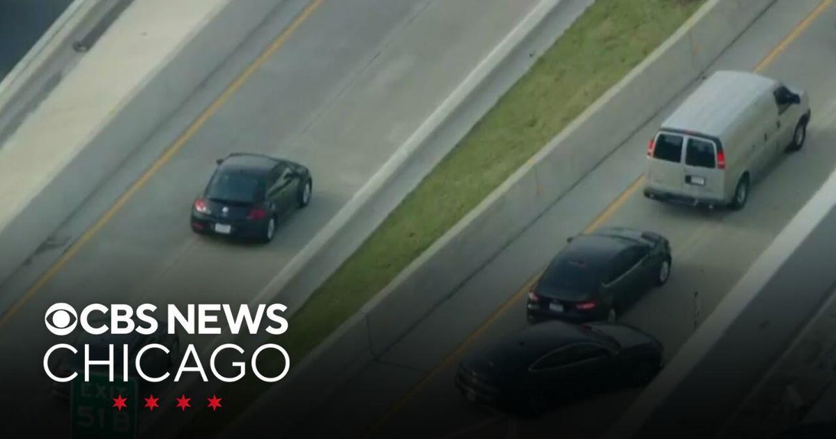 High-speed police chase disrupts 2 Chicago area expressways - CBS Chicago