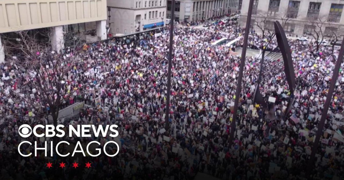 Thousands pack Daley Plaza for anti-Trump "Hands Off!" protest - CBS ...
