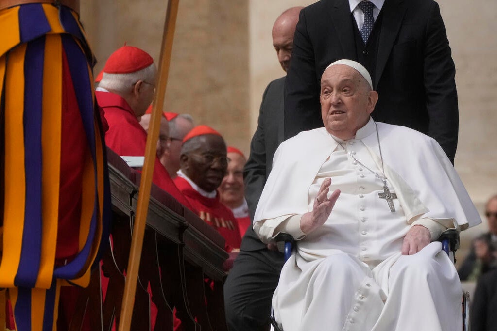 Pope Francis makes in-person appearance at St. Peter's Square to open ...