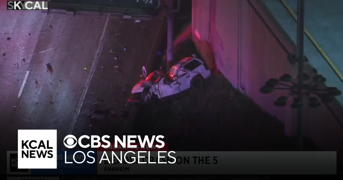 Violent crash on 5 Freeway in Anaheim leaves one dead, four ...