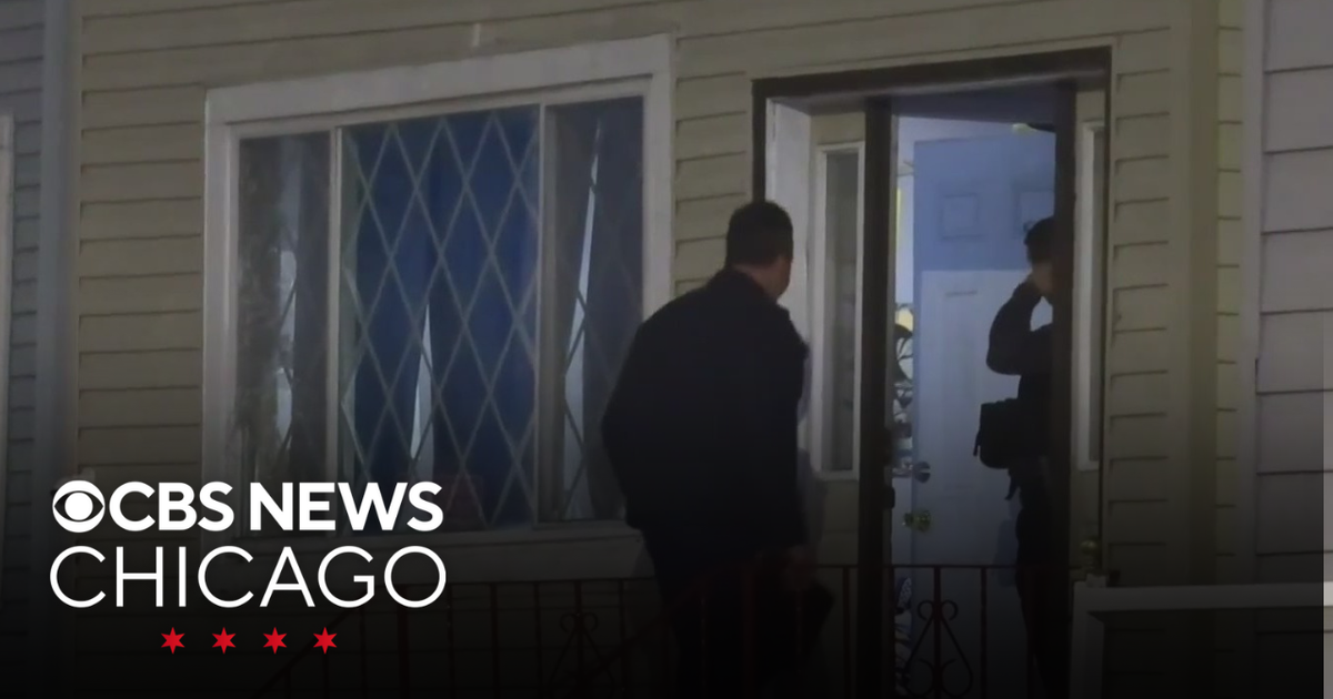 Newborn baby found unresponsive on Chicago's Southwest Side - CBS Chicago