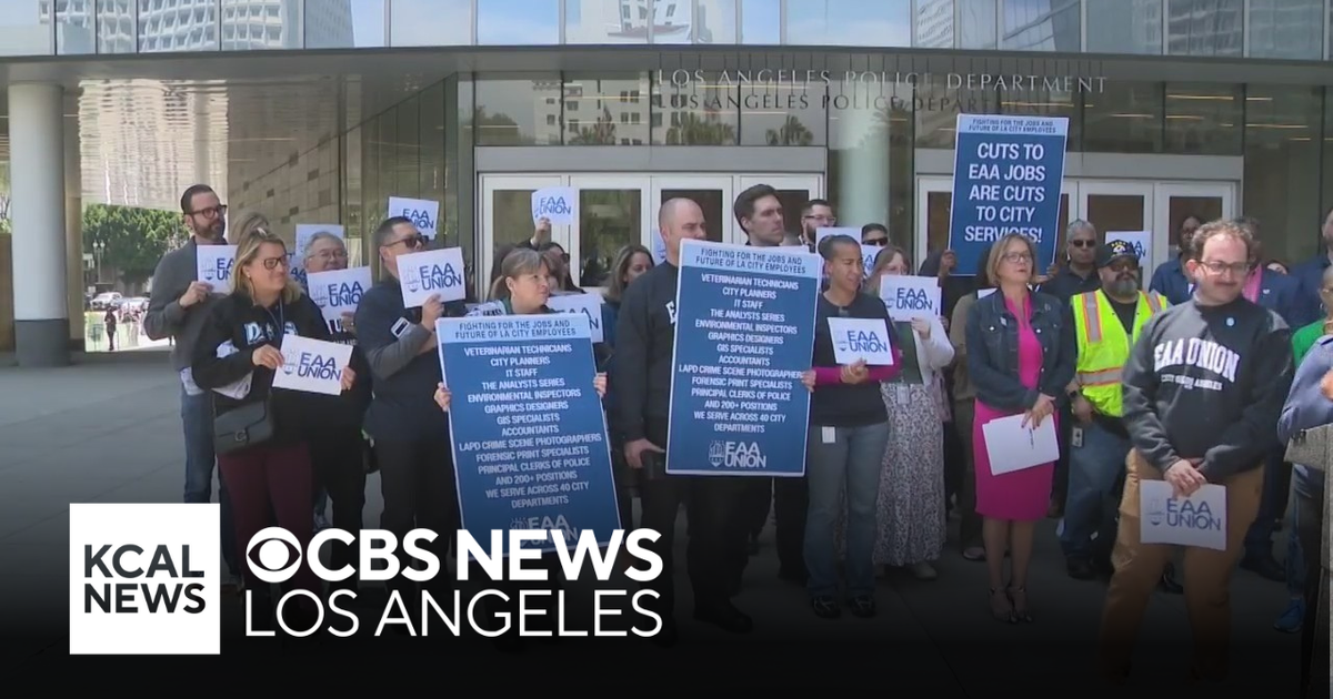 Proposed cuts to LAPD crime scientists raising safety concerns - CBS ...