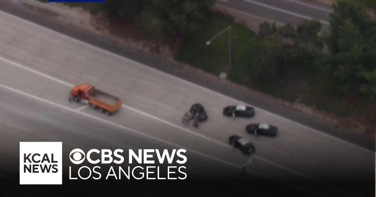 Police pursue driver wanted for theft in Thousand Oaks area - CBS Los Angeles