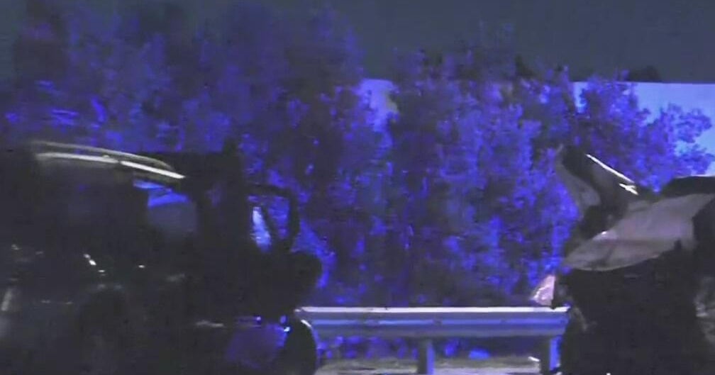 Wrong-way crash on Sawgrass Expressway kills 1 person, critically injures another - CBS Miami