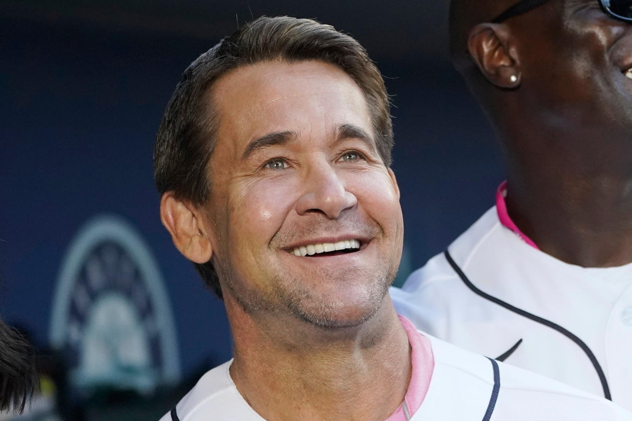 Former All-Star Bret Boone joins Bruce Bochy's staff as Rangers hitting ...