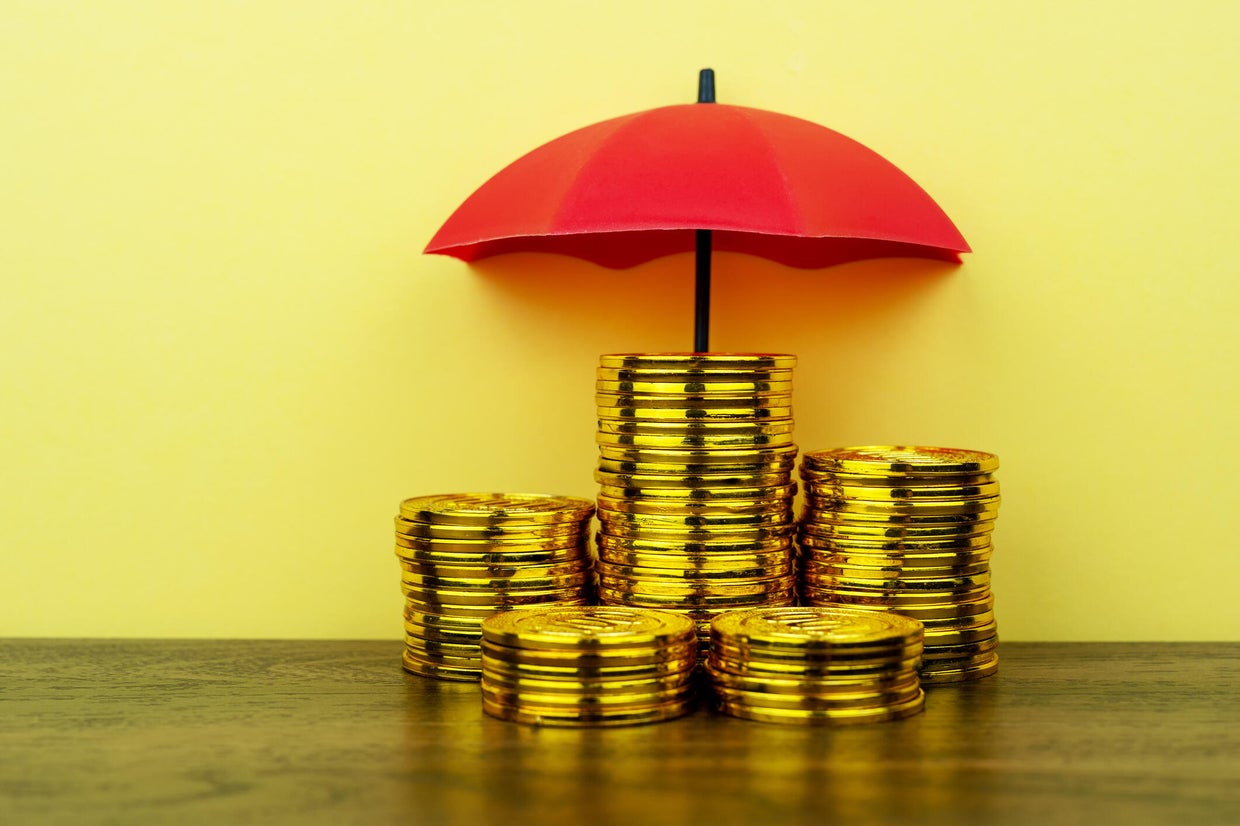 How to safely invest in gold right now - CBS News