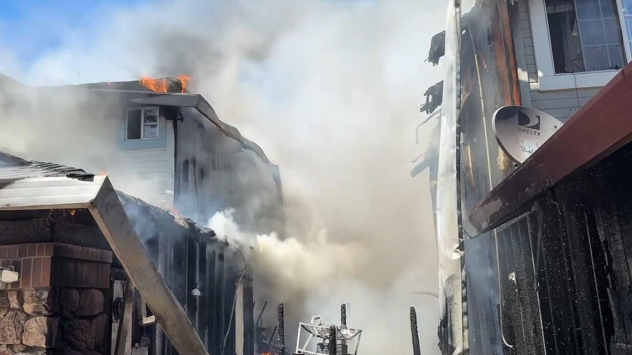 2 homes burn in fire on Brenda Way in West Sacramento - CBS Sacramento