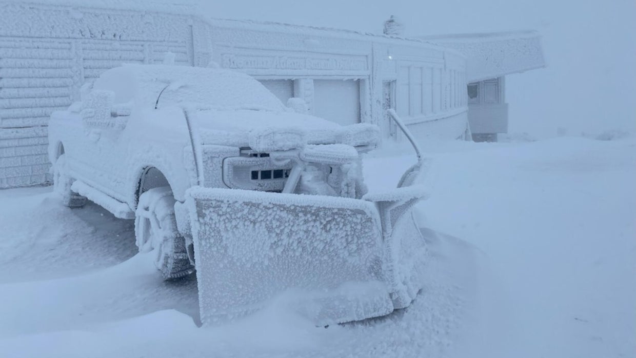Photos show 4 inches of snowfall at Mount Washington Observatory in New ...