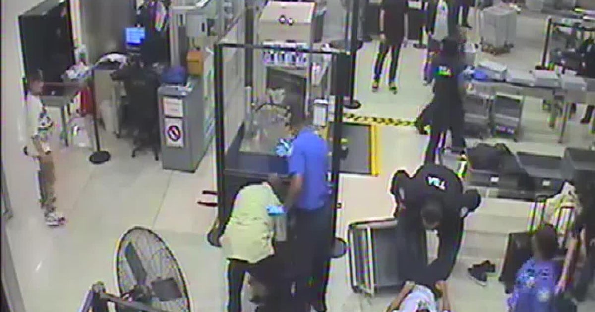 Video shows attack on TSA agent at MIA - CBS Miami