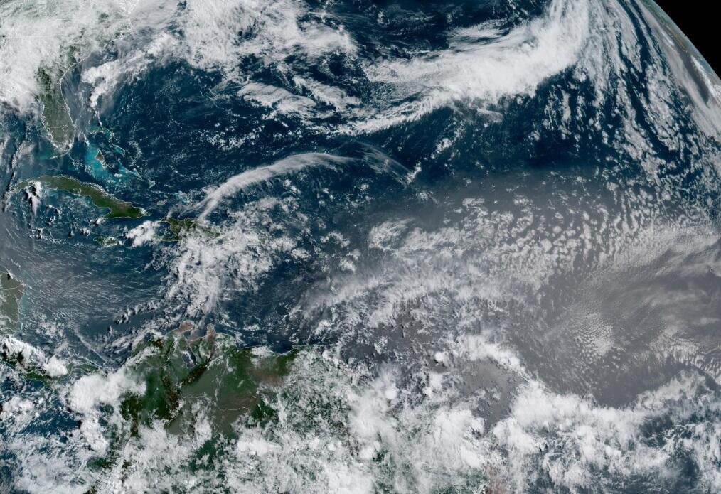 Massive Saharan dust plume is heading for Florida as it drifts across ...