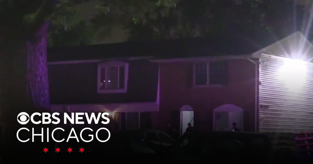 Large police response outside townhome in Streamwood, Illinois - CBS ...