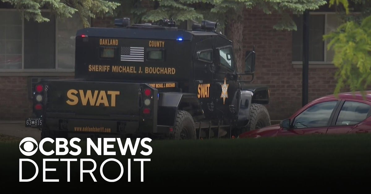 Oakland County SWAT team takes barricaded man into custody - CBS Detroit
