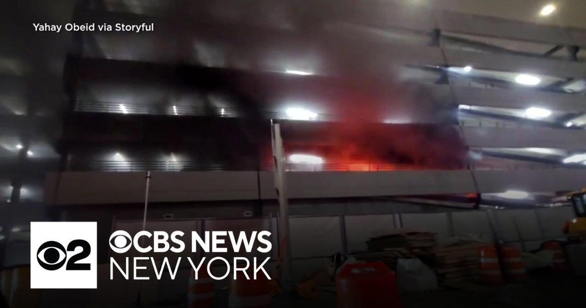 Crews battle fire at JFK Airport parking garage - CBS New York