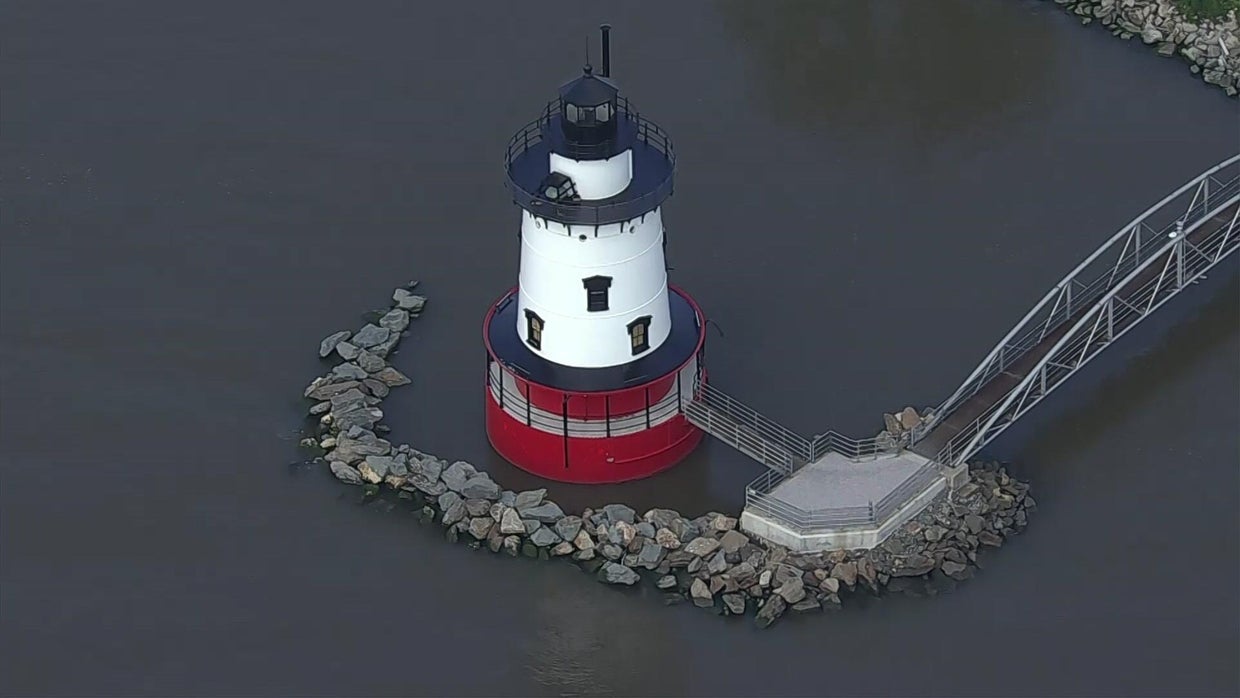 Historic Sleepy Hollow, N.Y. lighthouse damaged in arson and vandalism ...