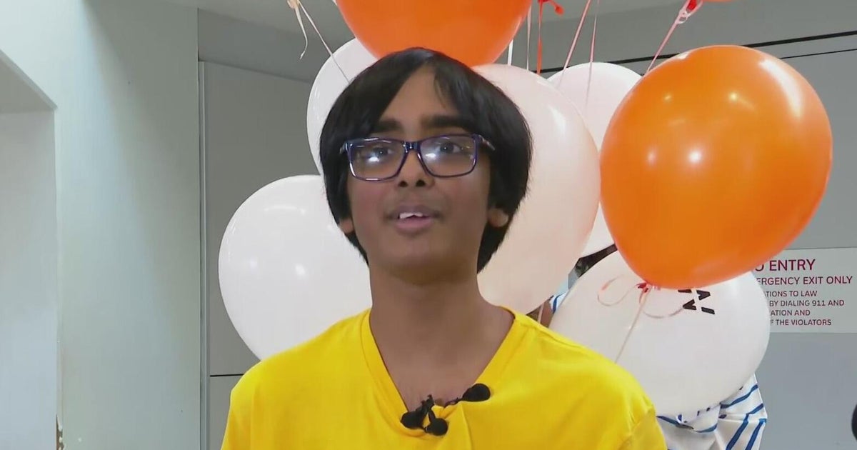 Grinning crowd welcomes North Texas teen home after national spelling ...