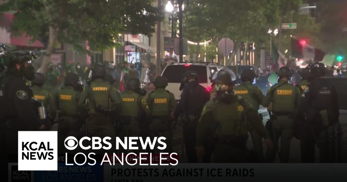Tensions escalate at anti-ICE protests in Santa Ana - CBS Los Angeles