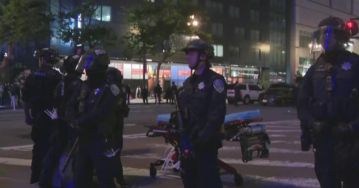 Large SF Police presence at Market, Polk streets on 2nd day of ICE raid ...