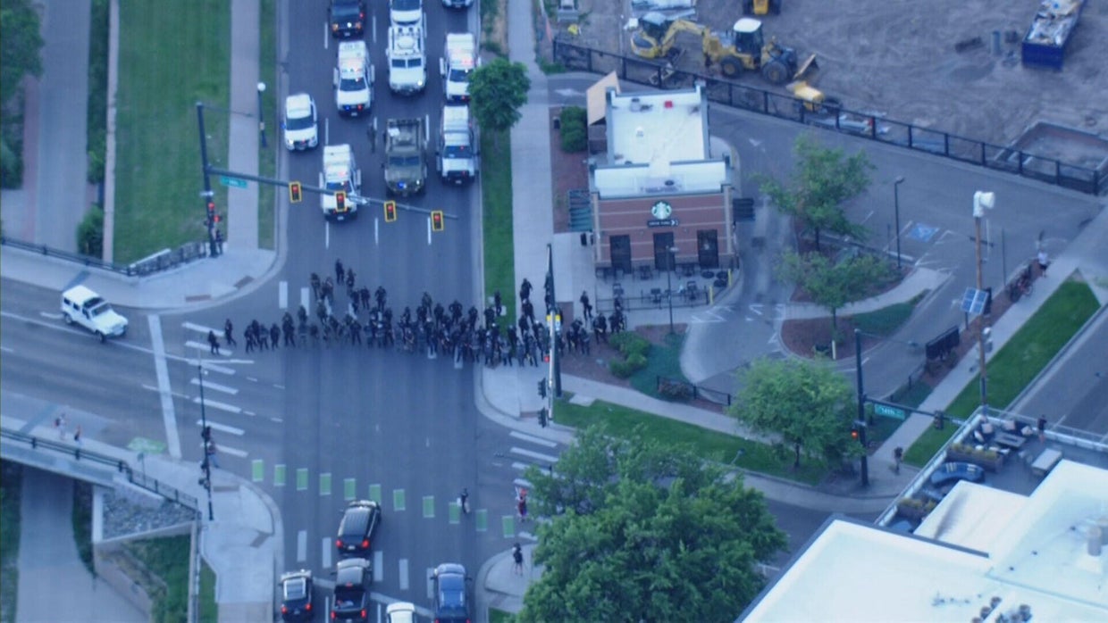 Protesters clash with Denver police, cause road closure - CBS Colorado
