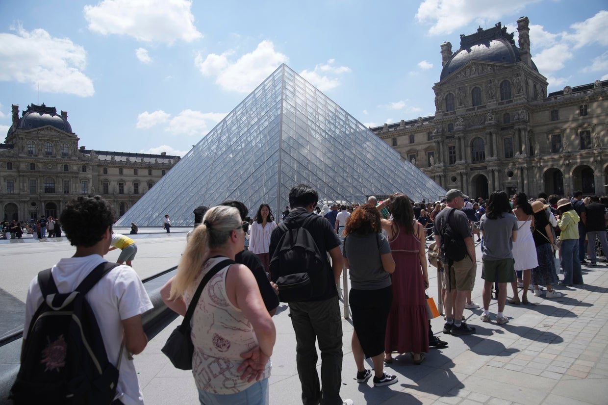 The Louvre in Paris closes unexpectedly as staff protest conditions ...