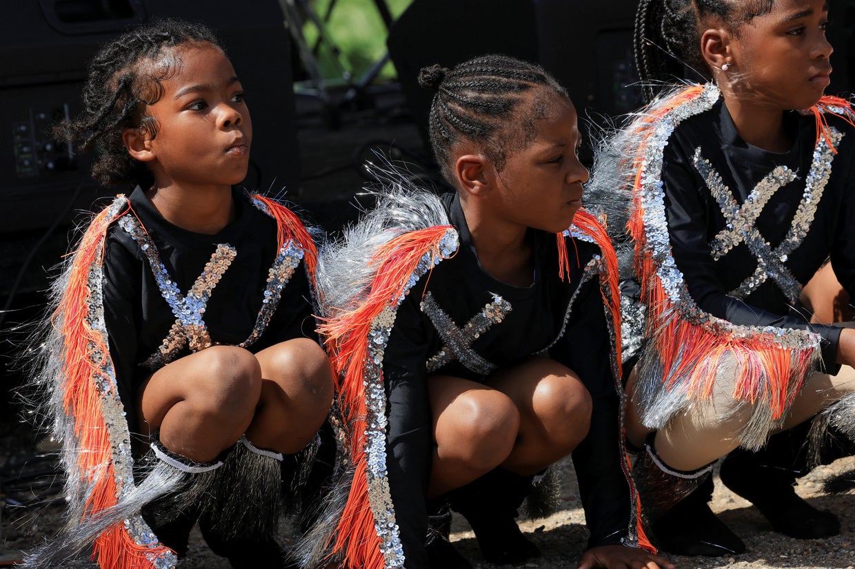 See photos of Juneteenth celebrations across the U.S. - CBS News
