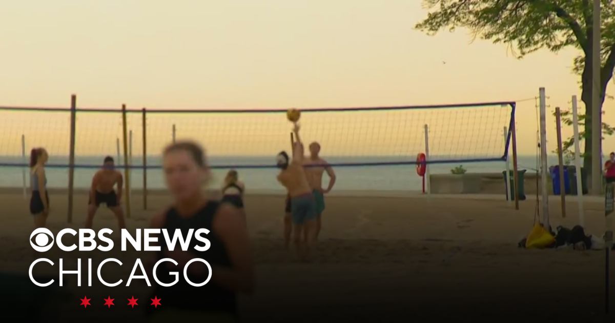 City prepares for dangerous heat wave this weekend - CBS Chicago