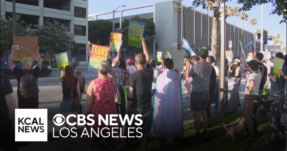 Protesters rally against Children's Hospital LA decision to end gender ...