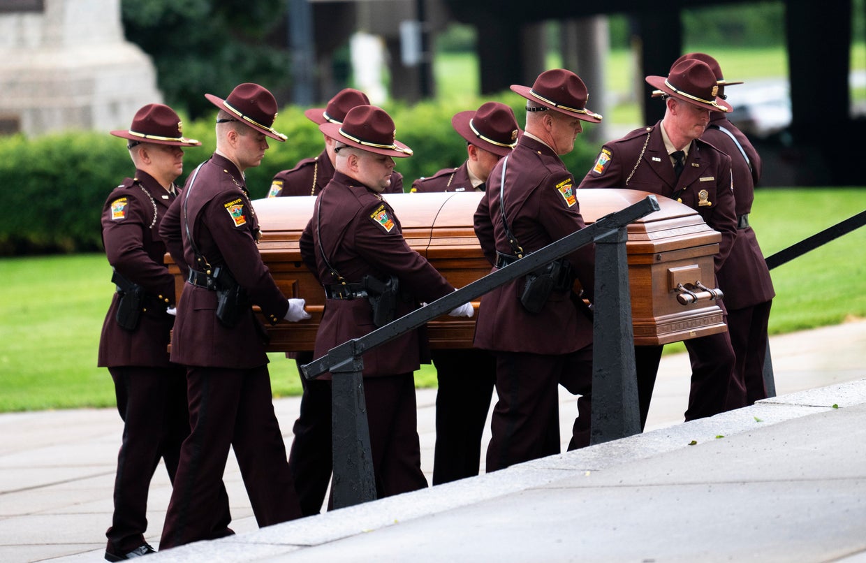 Hundreds gather for the funeral of Melissa and Mark Hortman - CBS Minnesota